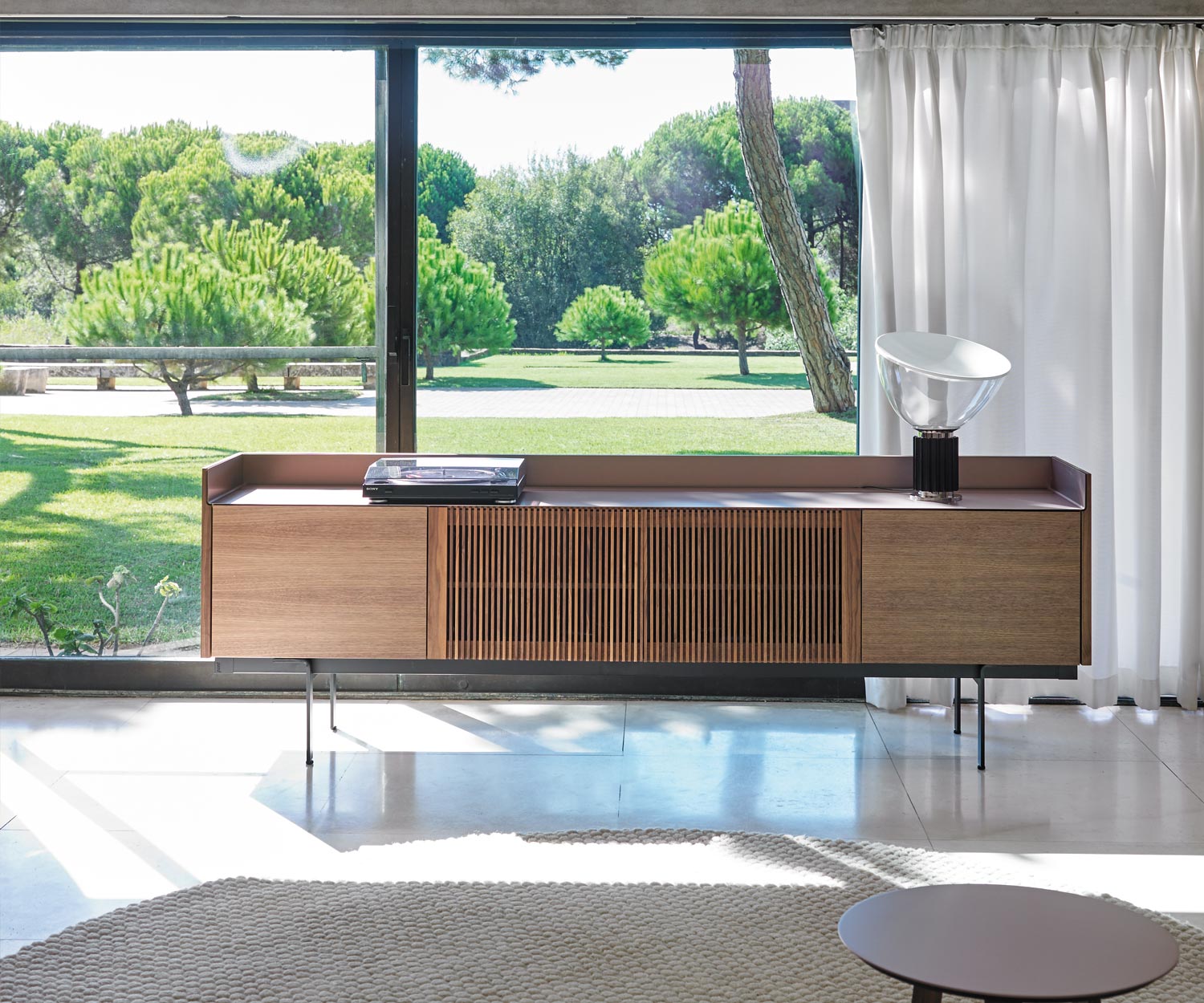 Punt Stockholm TV Design Lowboard mit Füßen oder hängend